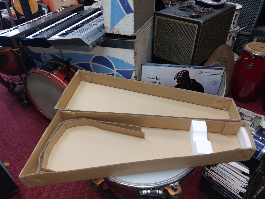 GUITAR CARDBOARD BOX « Mannings Musicals
